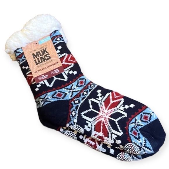 Muk Luks | Accessories | Muk Luks Cozy Alpine Winter Cabin Socks Size ...